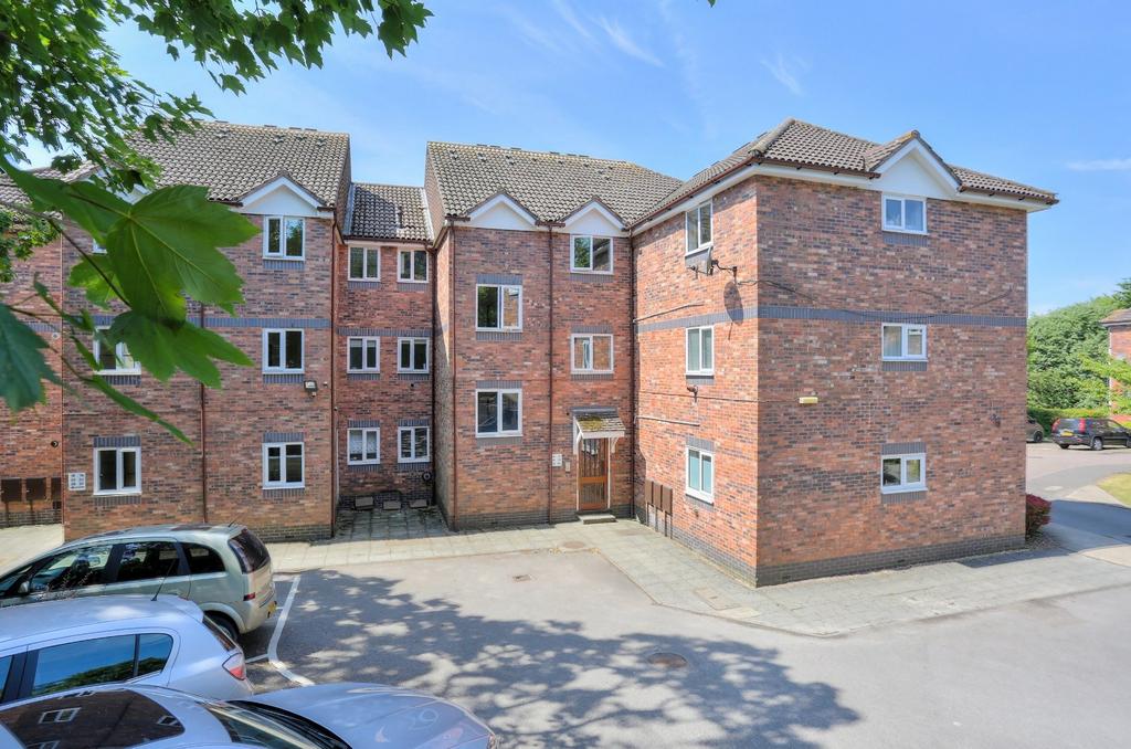 Millers Rise, Hertfordshire AL1 2 bed apartment for sale - £325,000
