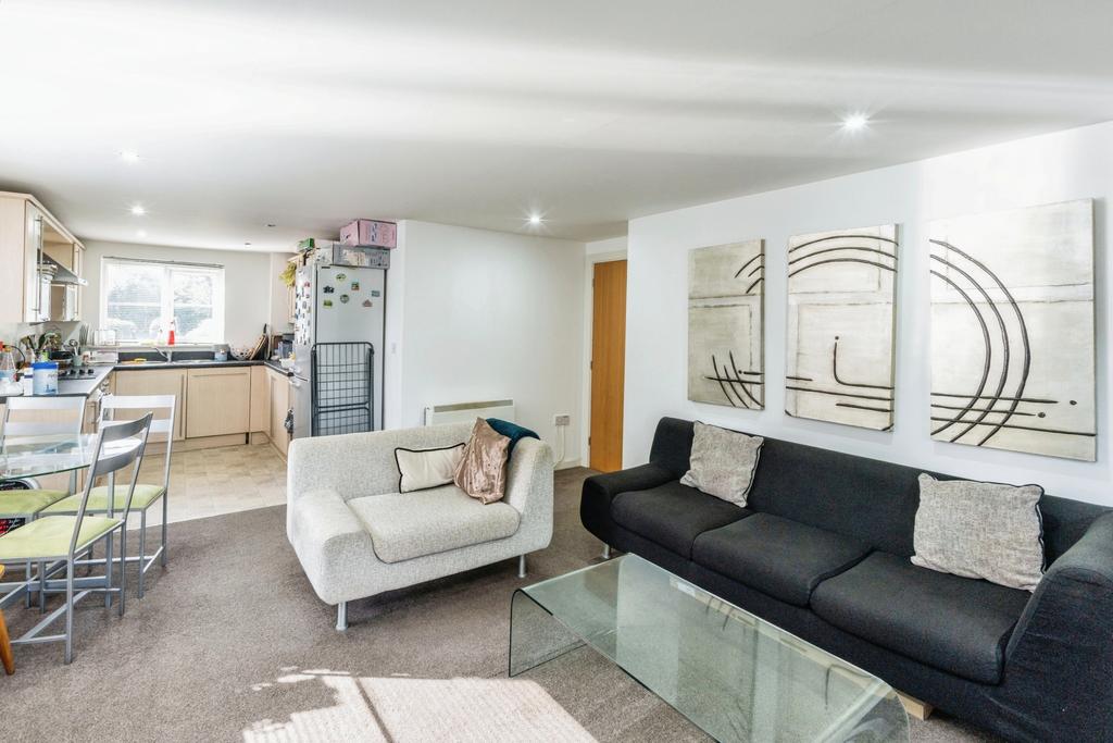 Moor Lane, Greater Manchester M7 2 bed apartment - £135,000