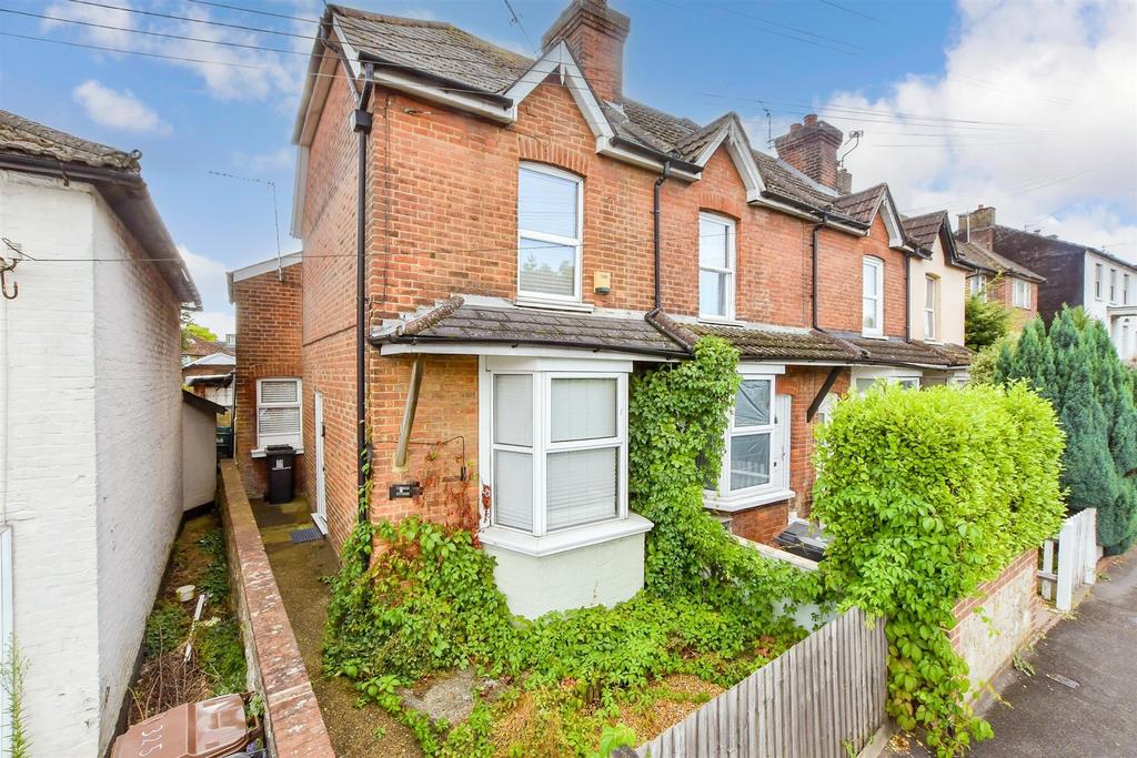 Loose Road, Maidstone, Kent 2 bed end of terrace house - £325,000
