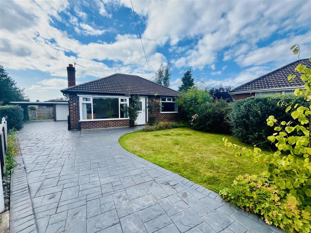 Thorneycroft Close, Timperley... 2 bed bungalow - £450,000