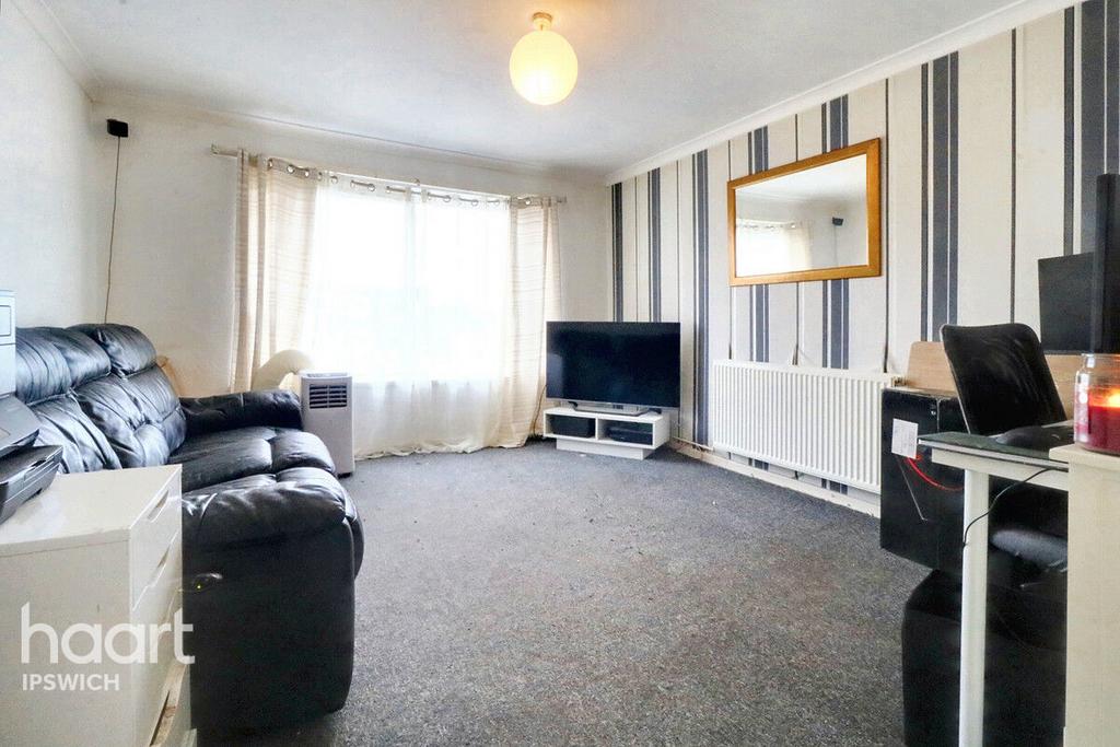Dandalan Close, Ipswich 2 bed flat - £110,000