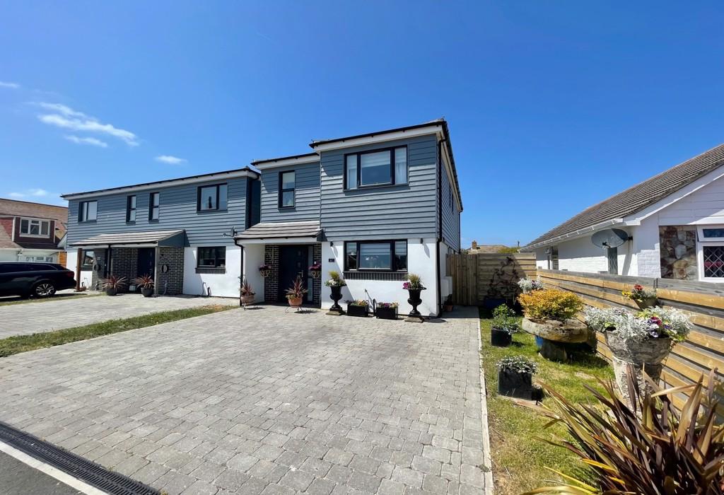 Capel Avenue, Peacehaven, BN10 8NB 3 bed house - £2,000 pcm (£462 pw)