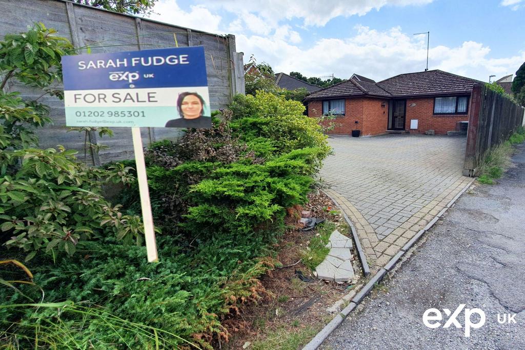 Sandy Lane, Poole BH16 2 bed detached bungalow - £359,950