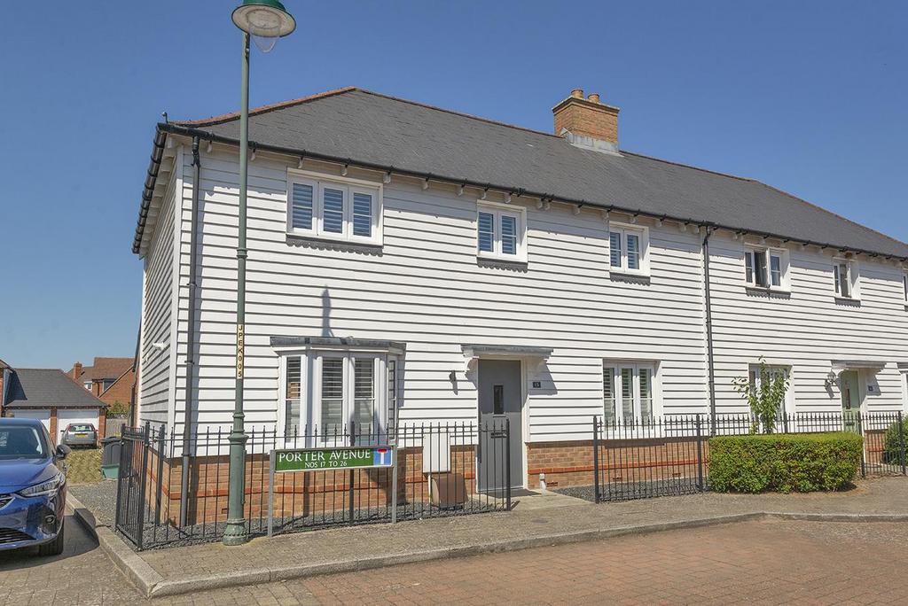 Porter Avenue, Kings Hill, ME19 4QN 3 bed semi-detached house - £495,000
