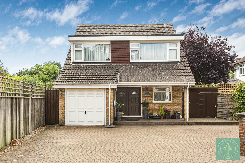 The Bourne, London, N14 4 bed detached house for sale - £825,000