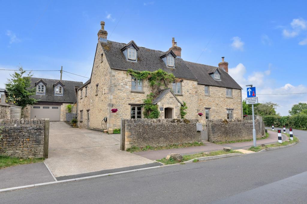 New Yatt Road, North Leigh, OX29 5 bed detached house - £1,150,000