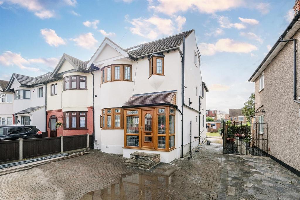 New Road, Chingford 5 bed end of terrace house for sale - £650,000