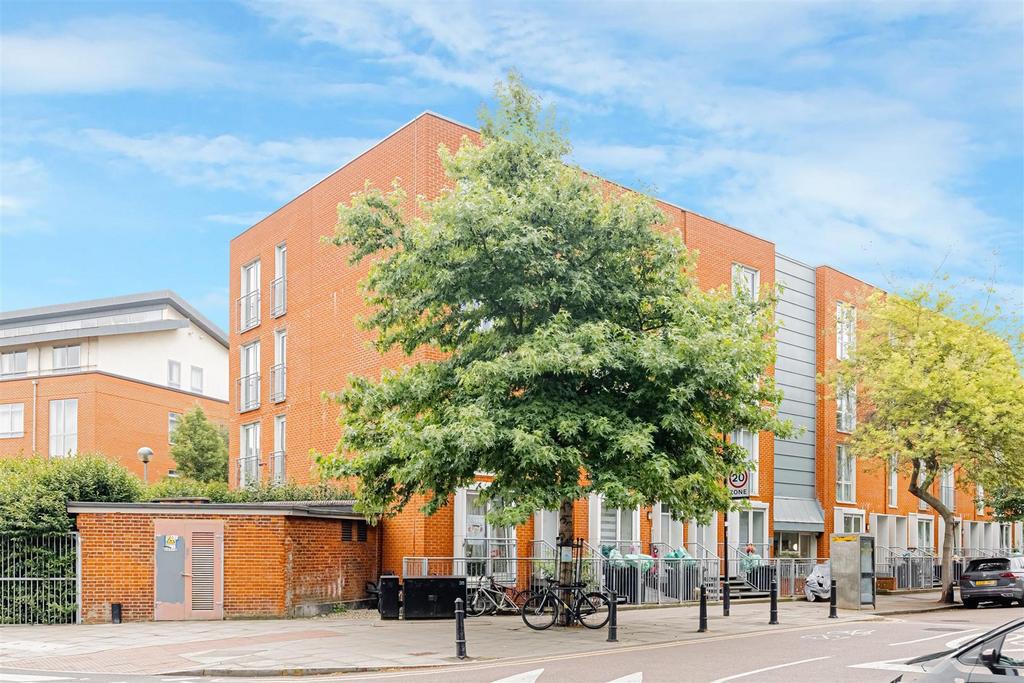 Bouverie Road, London N16 1 bed flat - £136,500