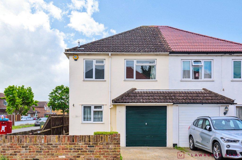 Edwards Avenue, Ruislip, Middlesex, HA4 3 bed semi-detached house - £ ...