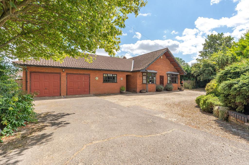 Castle Acre Road, Swaffham 3 bed detached bungalow for sale - £375,000