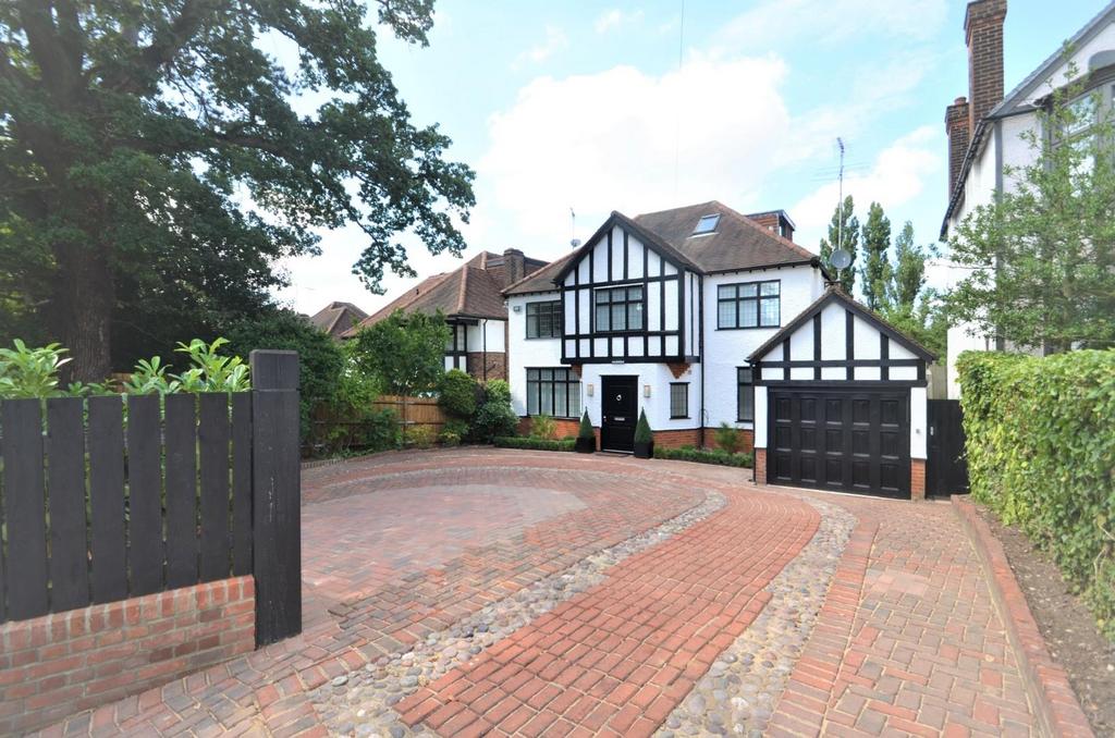 Marsh Lane, Mill Hill, NW7 6 bed detached house - £7,500 pcm (£1,731 pw)
