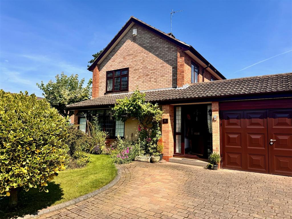 Fairfield Drive, Codsall, Wolverhampton 3 bed detached house - £425,000