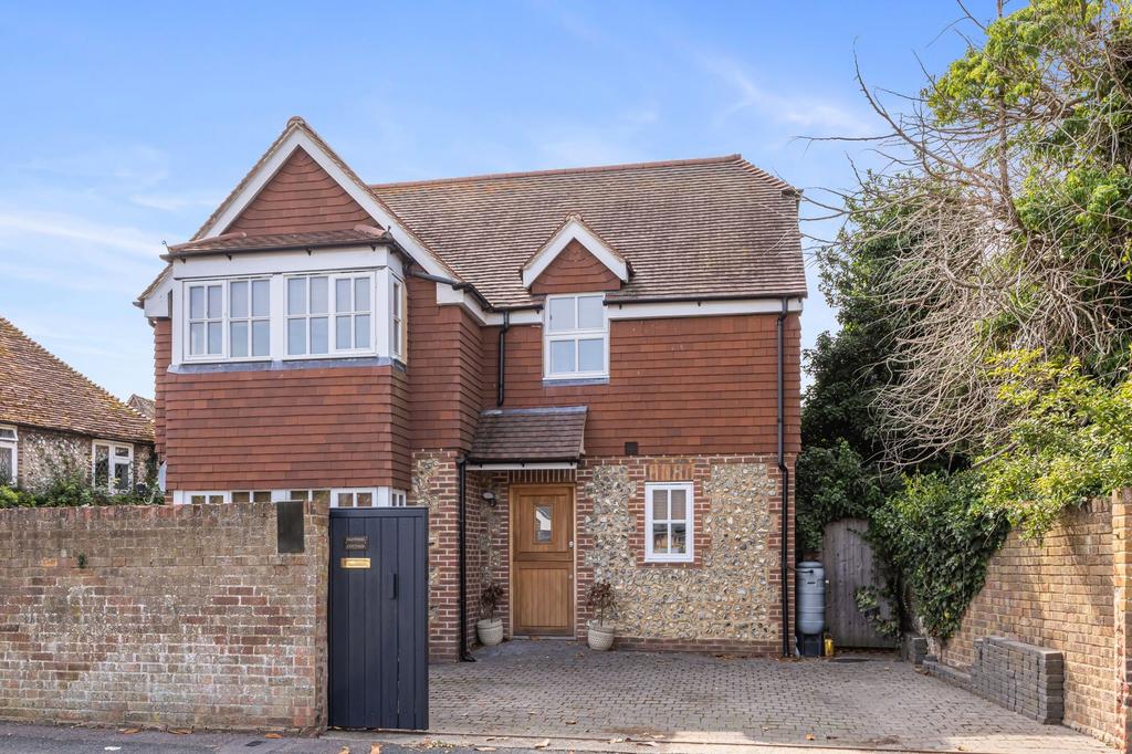 Saltings Way, Steyning BN44 3 bed detached house - £475,000