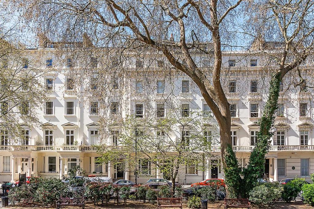 St. Georges Square, SW1V 3 bed flat - £1,675,000