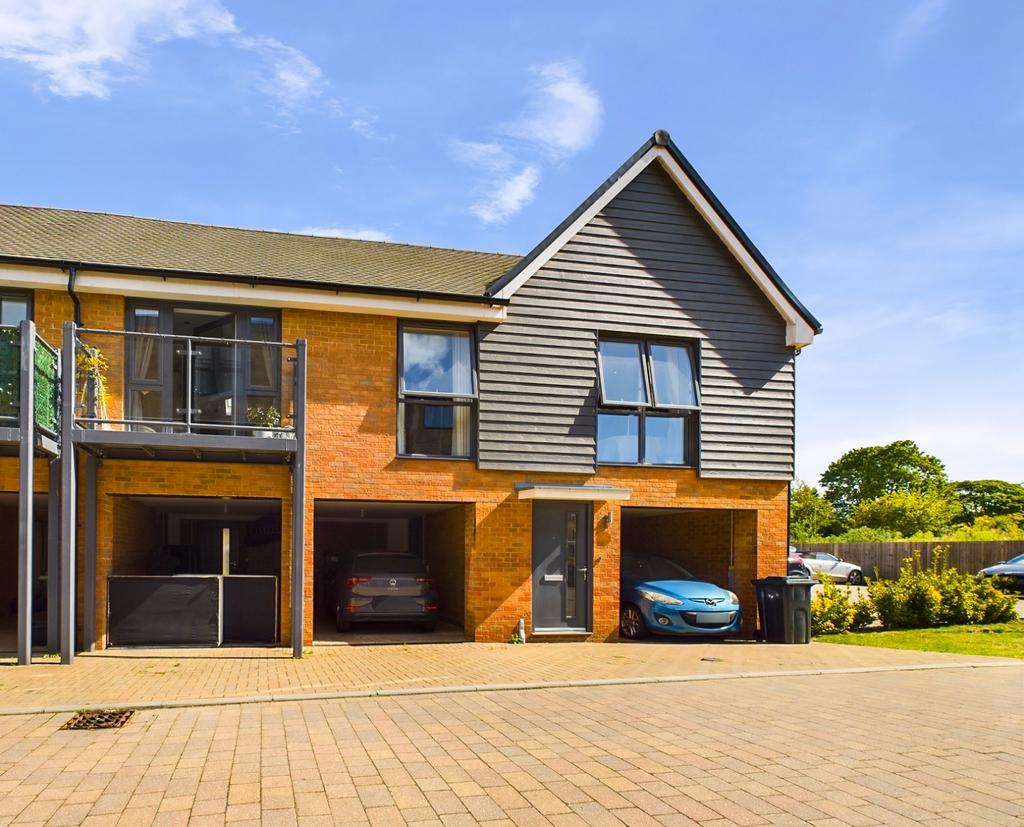 Churchill Way, Bordon, Hampshire, GU35 2 bed coach house - £285,000