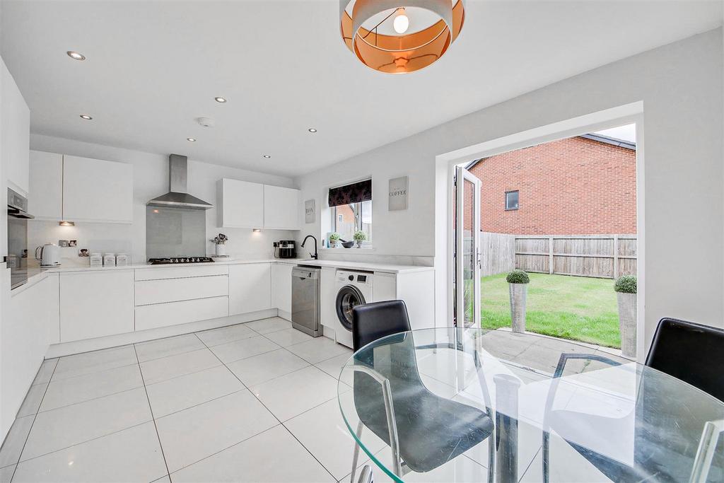 Greaves Hall Avenue, Banks, Southport... 3 bed semi-detached house - £ ...