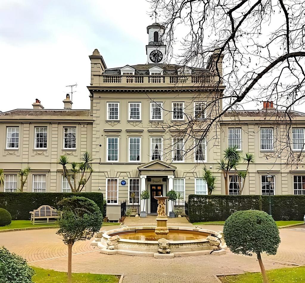 Esher, Esher KT10 3 bed apartment - £1,100,000