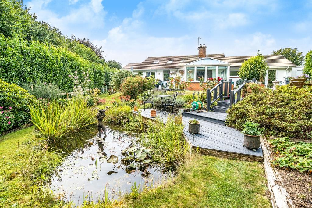 Pond Rise, West Chiltington, RH20 4 bed detached bungalow - £695,000