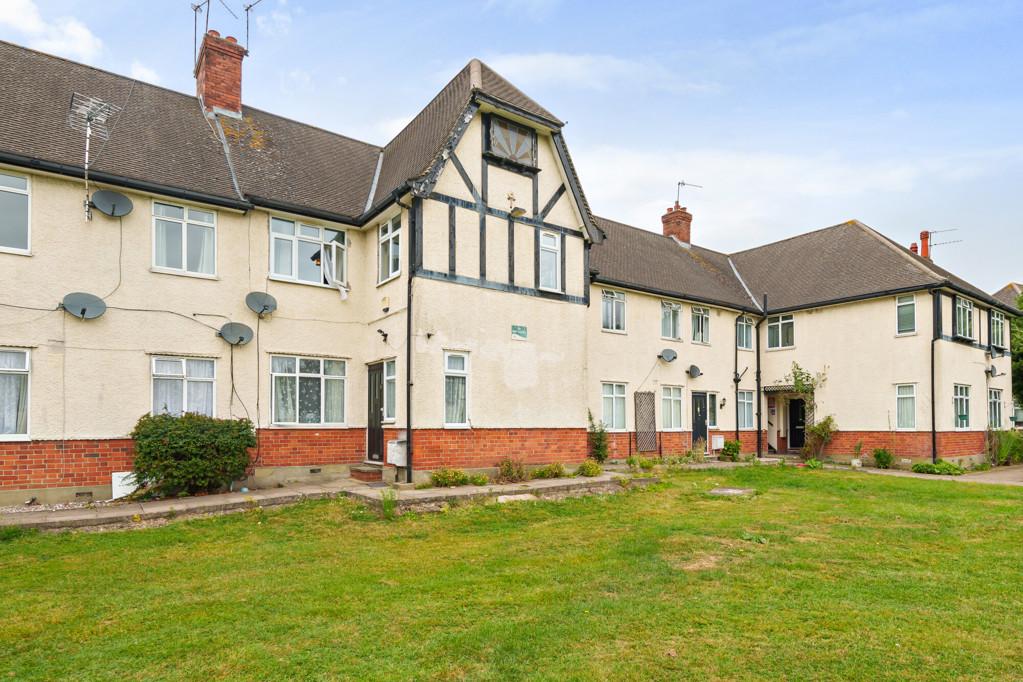 Ruislip Court, Raleigh Close, Ruislip 2 bed apartment - £350,000