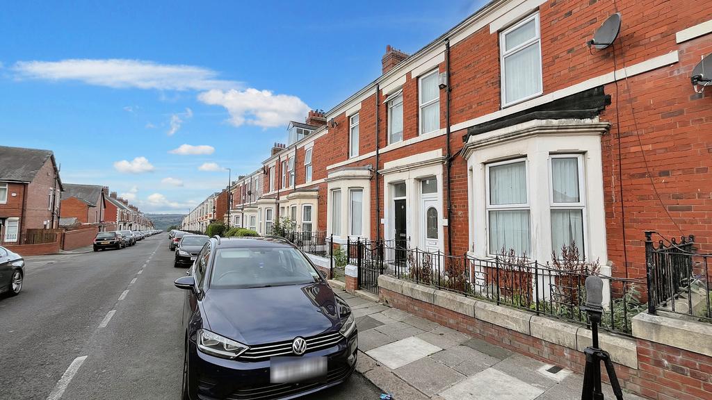 Benwell Grove, Newcastle upon Tyne NE4 3 bed terraced house - £153,000
