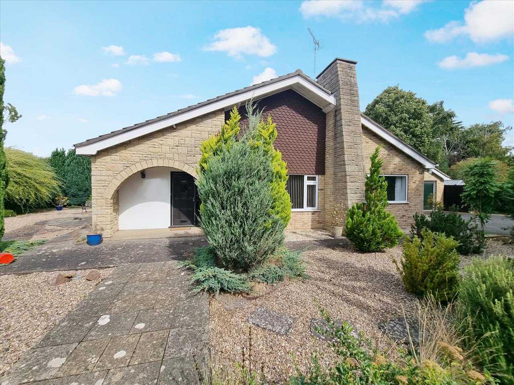 Sleaford NG34 3 bed detached bungalow - £330,000