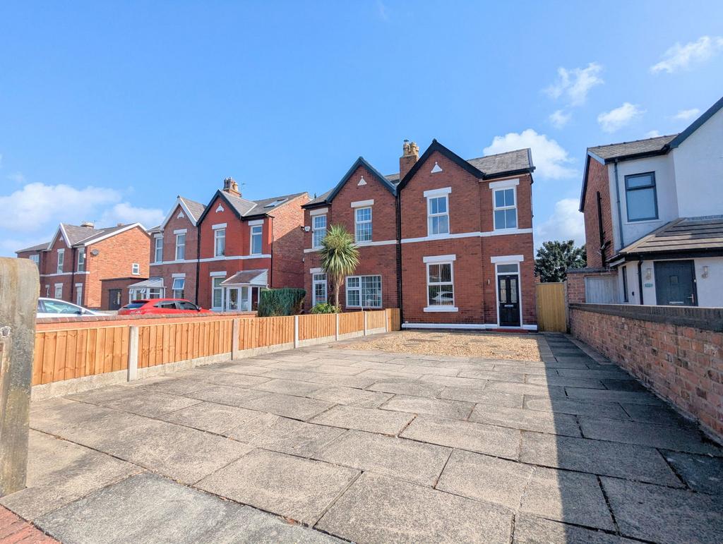 Wennington Road, Southport... 2 bed semi-detached house - £900 pcm (£ ...