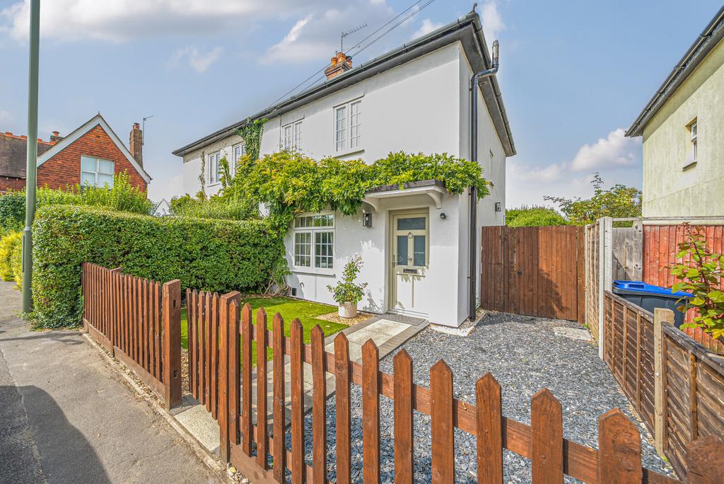 High Street, Old Woking, Woking, GU22 3 bed semi-detached house - £475,000