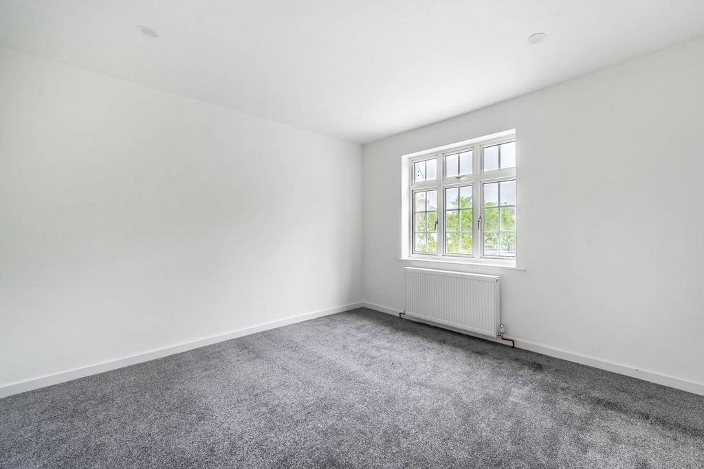 Moat Drive, Harrow, HA1 4 bed terraced house - £2,650 pcm (£612 pw)