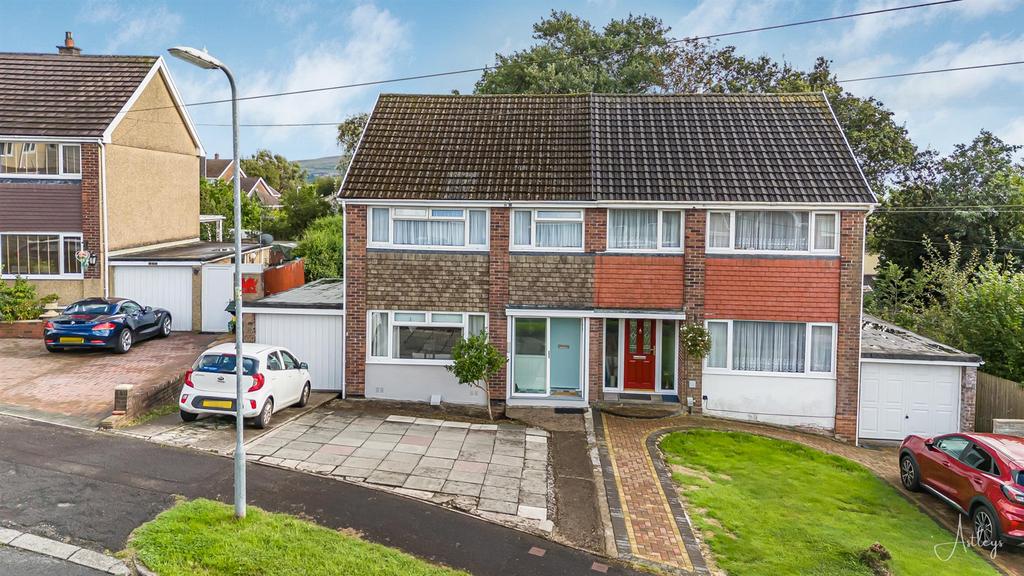 Alexander Road, Rhyddings, Neath 3 bed semi-detached house - £194,950