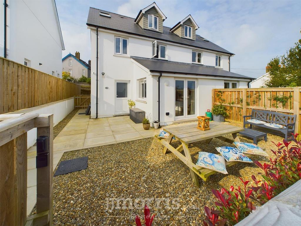56 Vergam Terrace, Fishguard 4 bed semi-detached house - £320,000