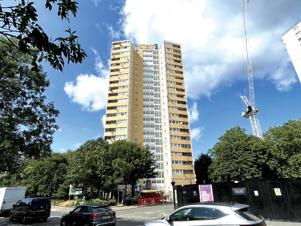 47 Rufford Tower, Lexden Road, Acton 2 bed flat - £150,000