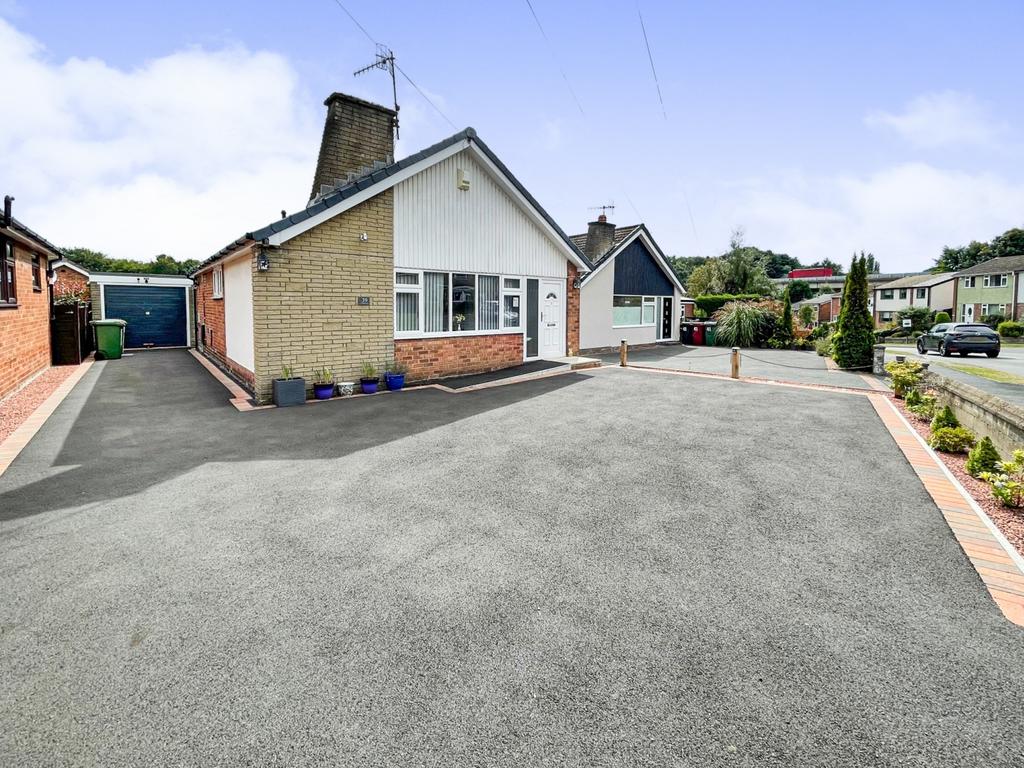 Gosforth Lane, Dronfield, Derbyshire... 3 bed detached bungalow - £325,000