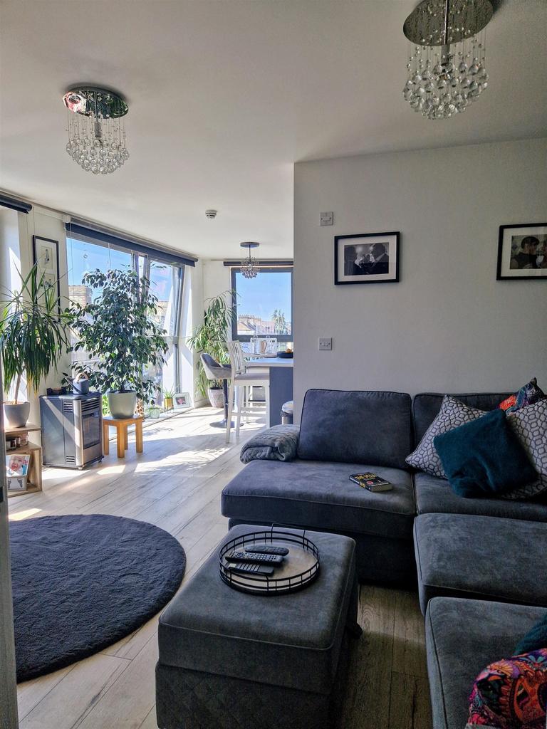 Upper Stone Street, Maidstone, Kent 2 bed apartment for sale - £58,750