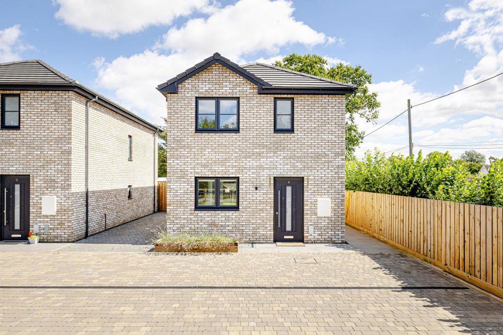 Horseshoe Meadow, Takeley, Essex 3 bed house - £1,850 pcm (£427 pw)
