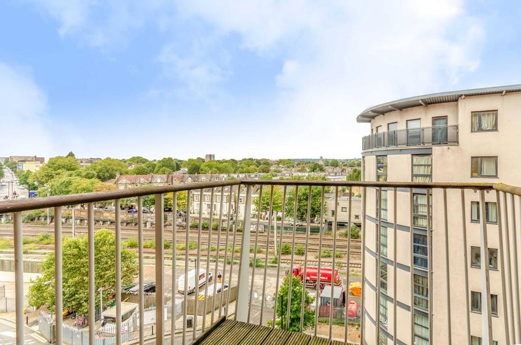 Eden Grove, Islington, London, N7 2 bed flat - £2,700 pcm (£623 pw)