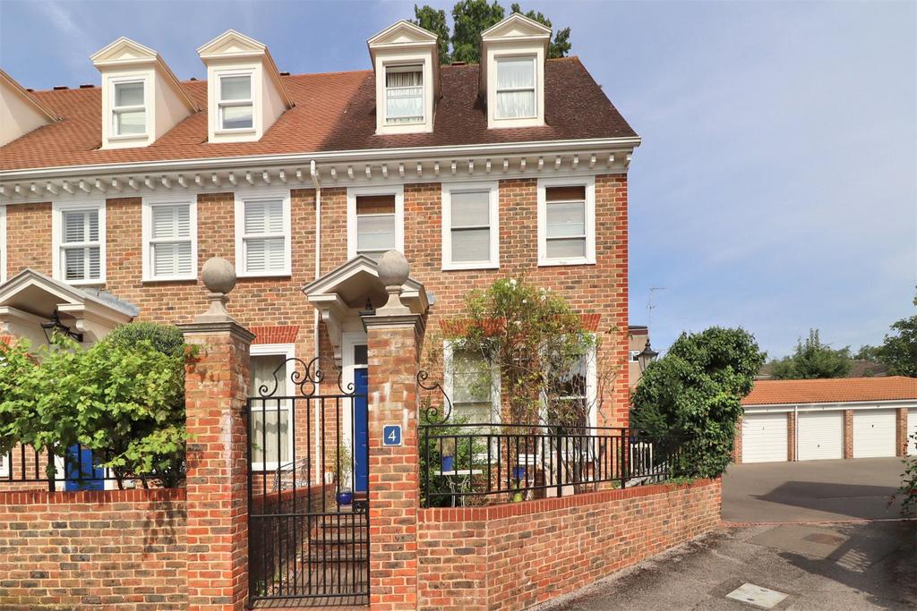 Tamerton Square, Woking GU22 4 bed end of terrace house - £800,000