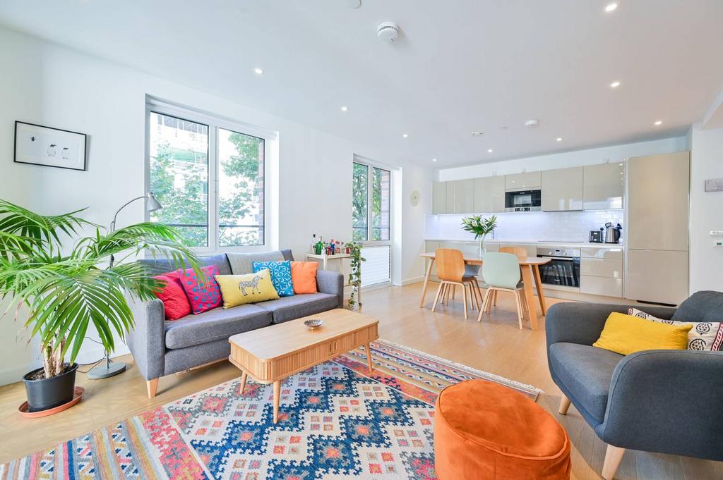 Heygate street, Elephant and Castle... 2 bed flat - £700,000