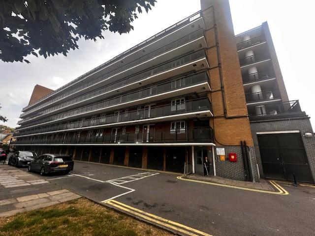 Layard Square, London SE16 2 bed apartment - £1,800 pcm (£415 pw)