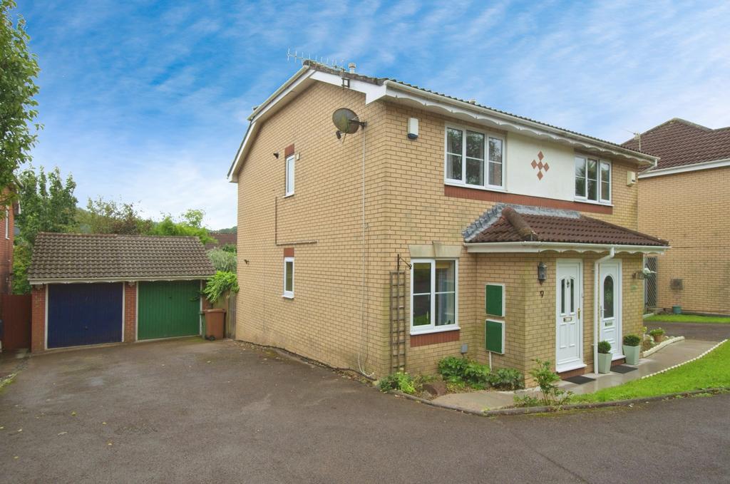 Badham Close, Caerphilly 2 bed semi-detached house - £950 pcm (£219 pw)