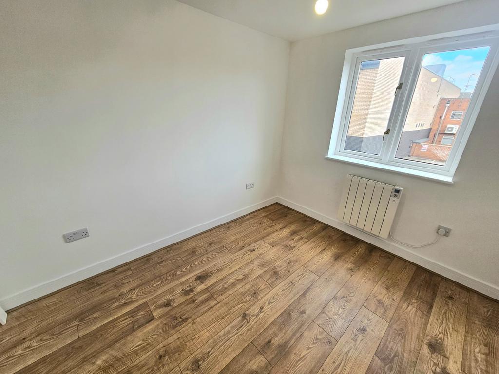 Linley Court, Bingham, Nottingham... 2 bed flat - £900 pcm (£208 pw)