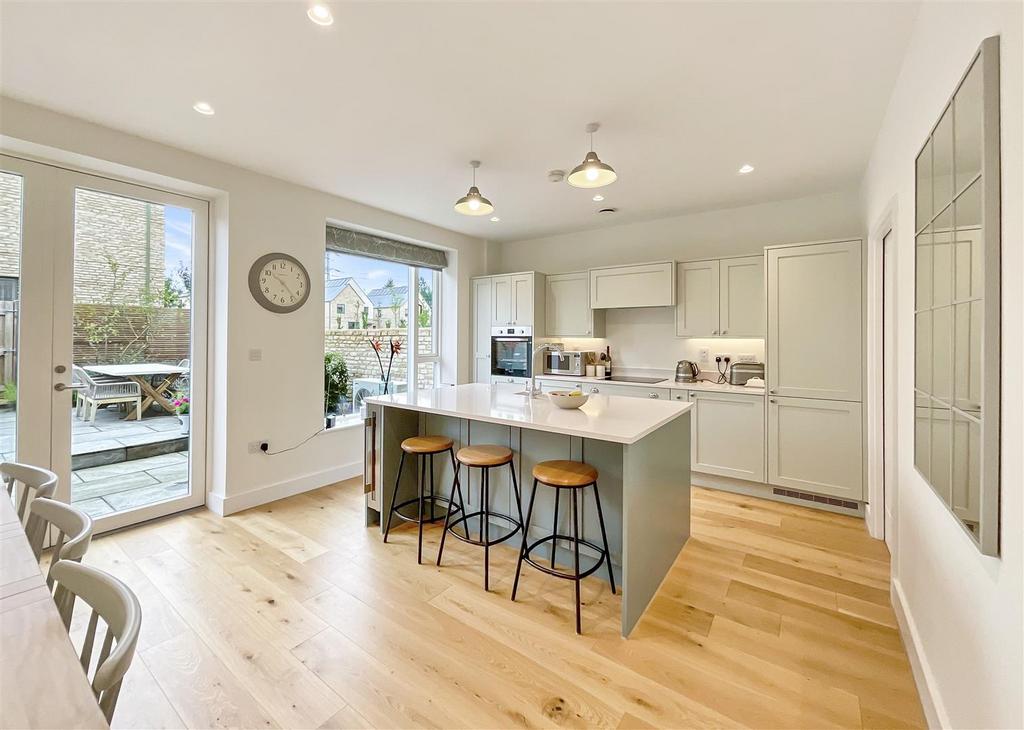 Severells Drive, Cirencester 3 bed end of terrace house - £535,000
