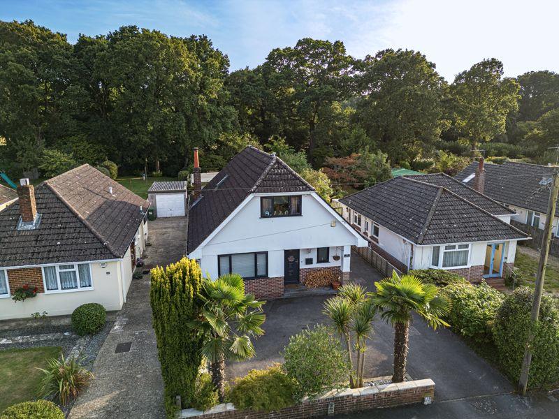 Merley Ways, Wimborne, BH21 4 bed bungalow - £700,000