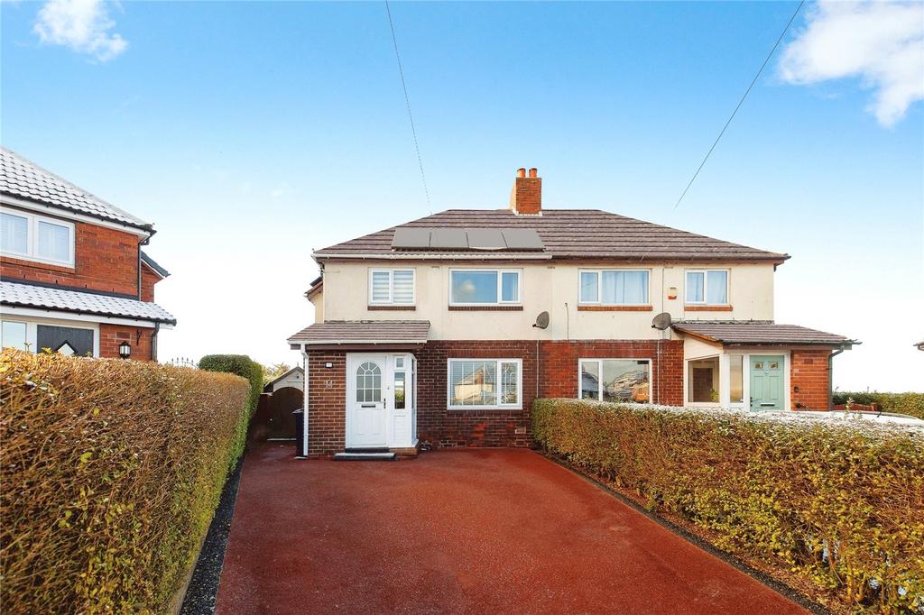 The Crescent, Blaydon-on-Tyne NE21 3 bed semi-detached house - £195,000
