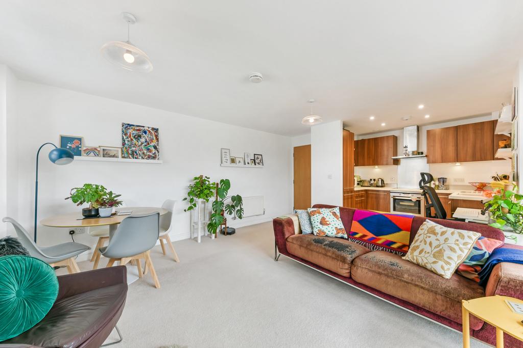 Time House, SW11 2 bed flat - £2,650 pcm (£612 pw)