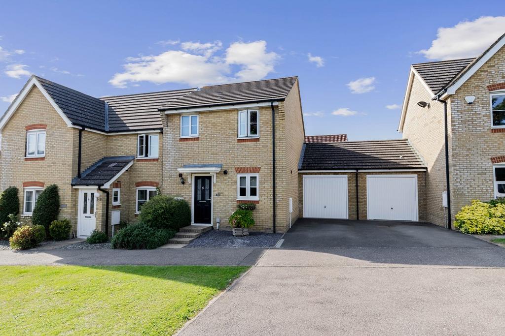 Aspen Drive, Whitfield, Dover, CT16 3 bed semi-detached house - £300,000