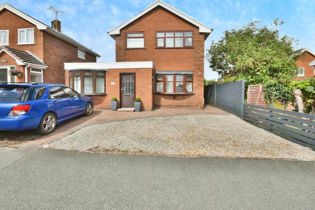 Pine Close, Summerhill, Wrexham, LL11 4 bed detached house - £230,000