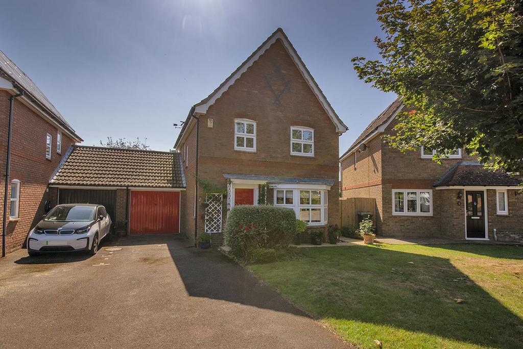 Sturmer Court, Kings Hill, ME19 4ST 3 bed semi-detached house - £525,000