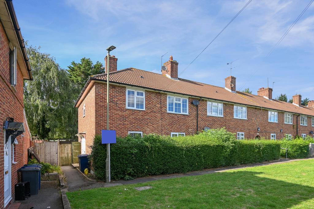 Storksmead Road, Edgware, HA8 1 bed flat - £279,950