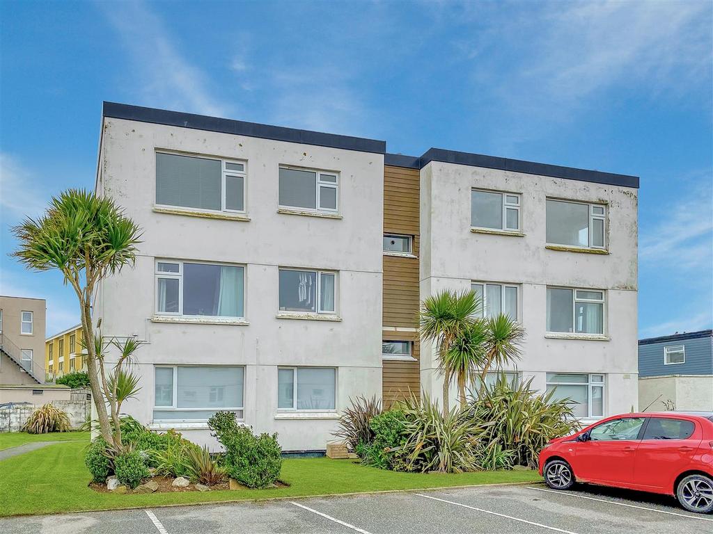 Watergate Road, Newquay TR7 2 bed flat - £825 pcm (£190 pw)