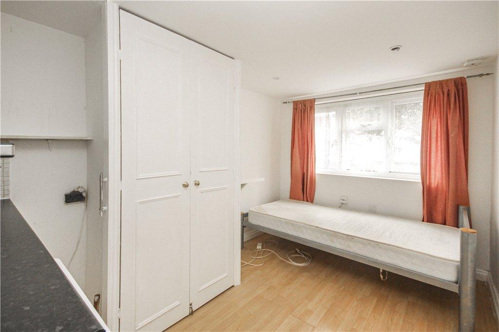 Brecon Close, Mitcham, CR4 Studio - £850 pcm (£196 pw)